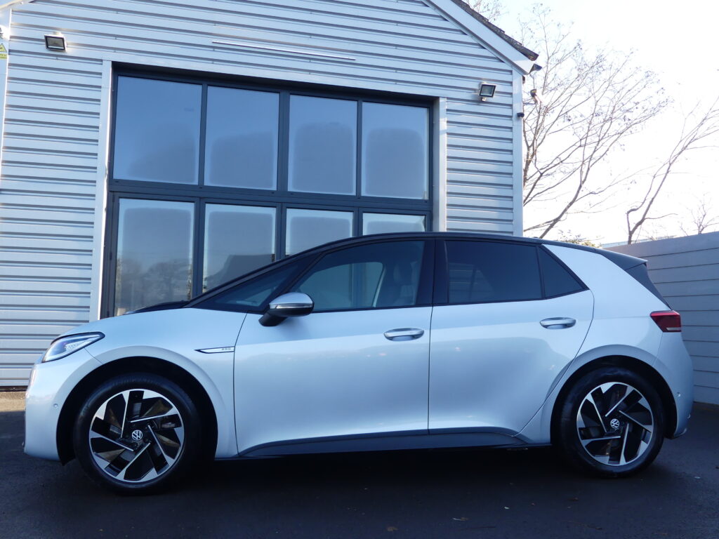 2022 Volkswagen ID.3 Family Pro Performance in Silver For Sale | EV Experts